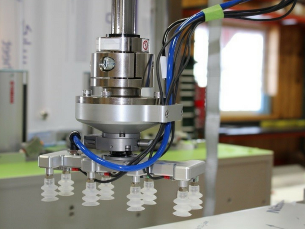 Precise and Fast: Automating Assembly Lines for Pharma Precise and Fast: Automating Assembly Lines for Pharma
